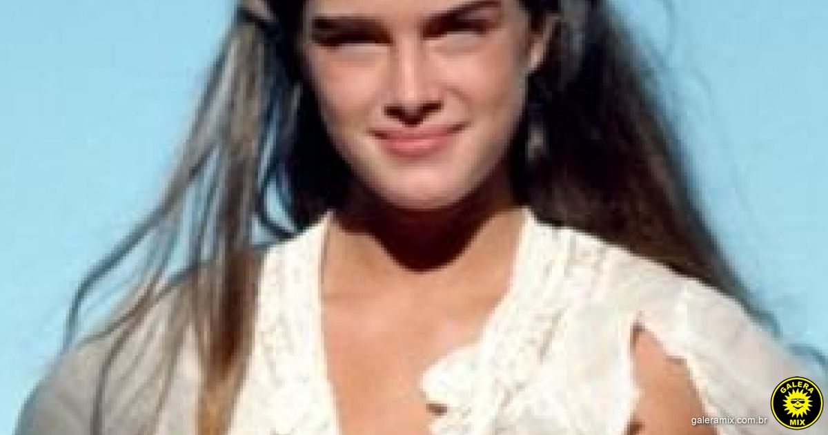 Hoje com 52 anos, atriz do filme 'Lagoa Azul' chama atenção ao posar de ...